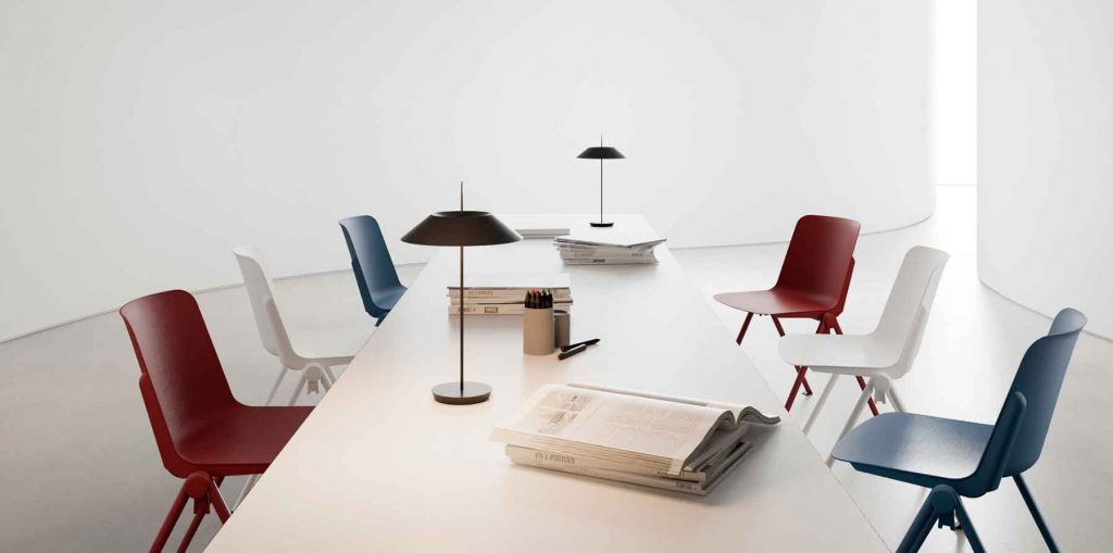 PLUS ONE, the light and multifunctional office chair