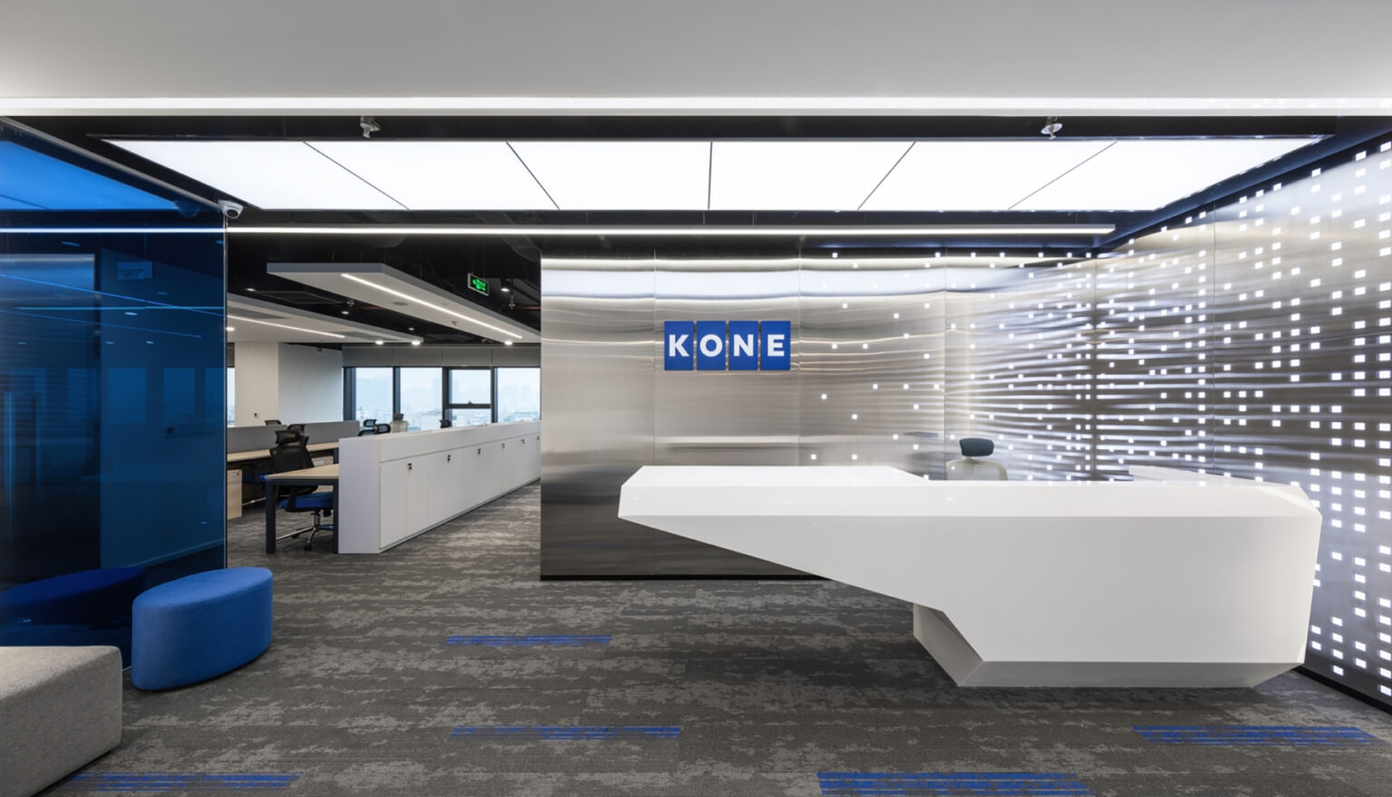 Artificial light skylights in modern offices