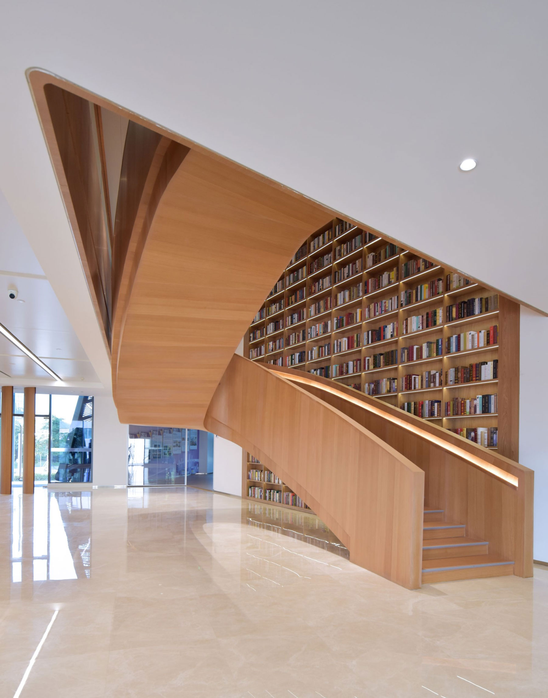 5 spectacular staircases in an office building - Limobel